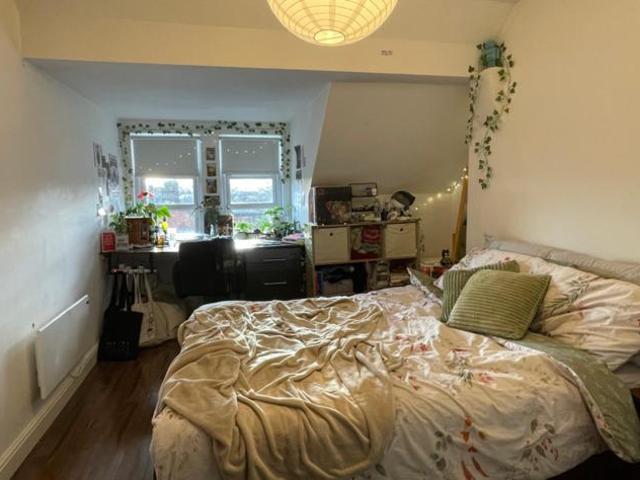 3 Bedroom Apartment Leeds West Yorkshire 101221922