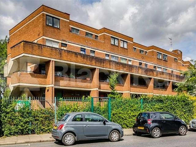 3 bedroom apartment located within a gated building on Brecknock Road