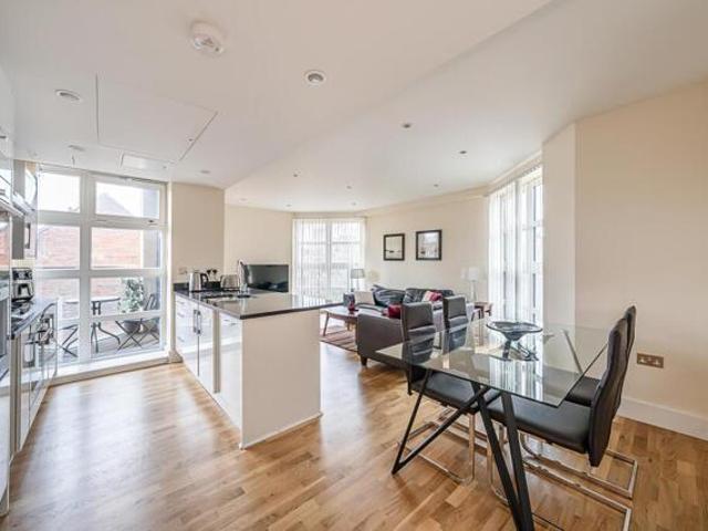 3 Bedroom Apartment London Westminster 98969105
