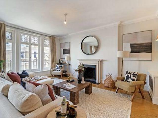 3 Bedroom Apartment London England LS97745550