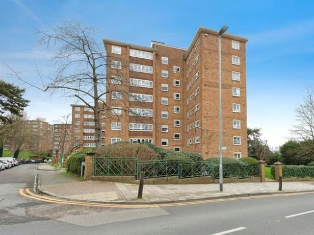 3 Bedroom Apartment London Greater London 98800743