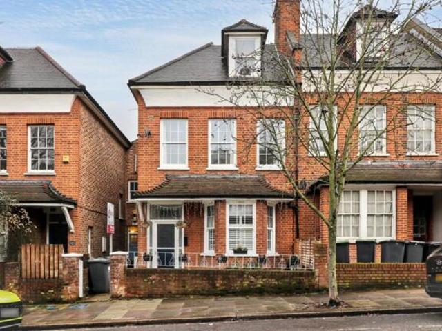 3 Bedroom Apartment London Greater London 99277793