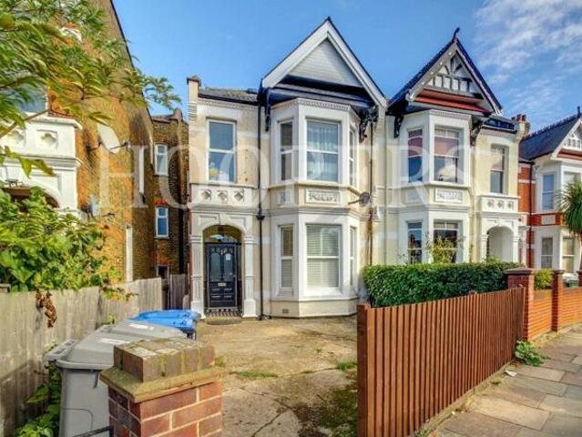 3 Bedroom Apartment London Greater London LS100425974
