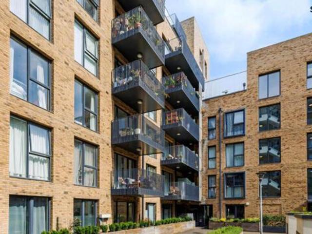 3 Bedroom Apartment London Greater London LS100787019