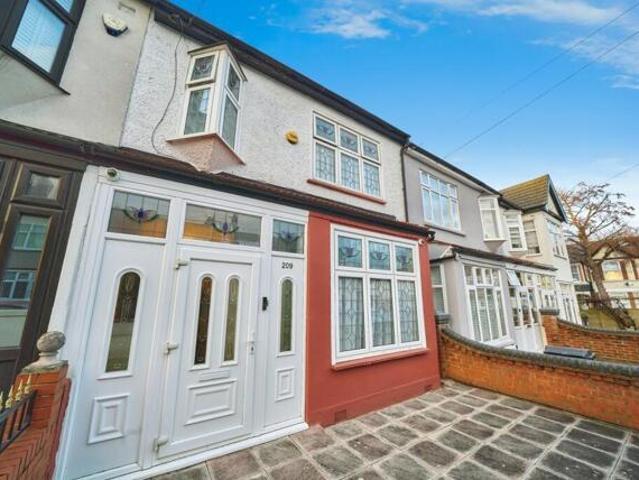 3 Bedroom Apartment London Greater London LS100988140