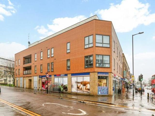 3 Bedroom Apartment London Greater London LS101025663