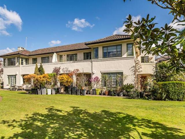 3 Bedroom Apartment London Greater London LS101119325