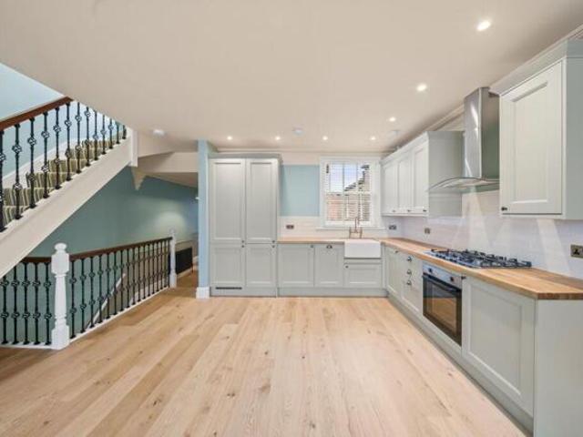 3 Bedroom Apartment London Greater London LS101677970