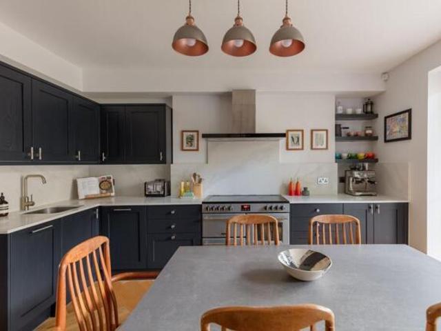 3 Bedroom Apartment London Greater London LS101892280