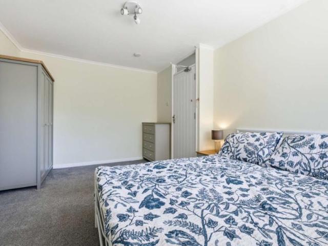 3 Bedroom Apartment London London 104975152