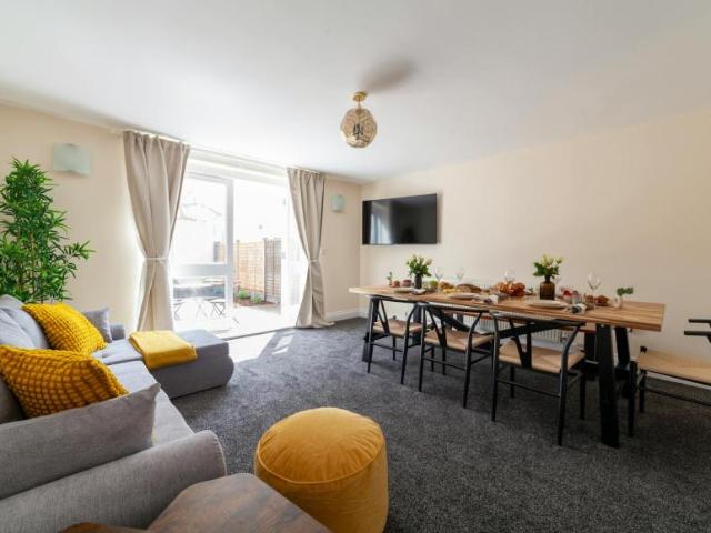 3 Bedroom Apartment London London 105009827