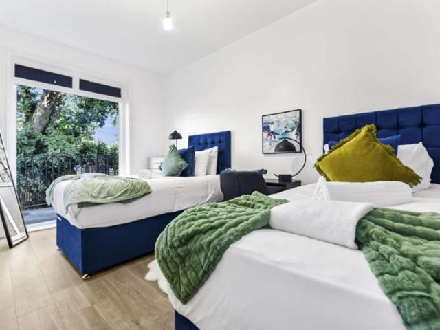 3 Bedroom Apartment London London 105077314