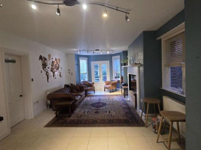 3 Bedroom Apartment London London 100234134