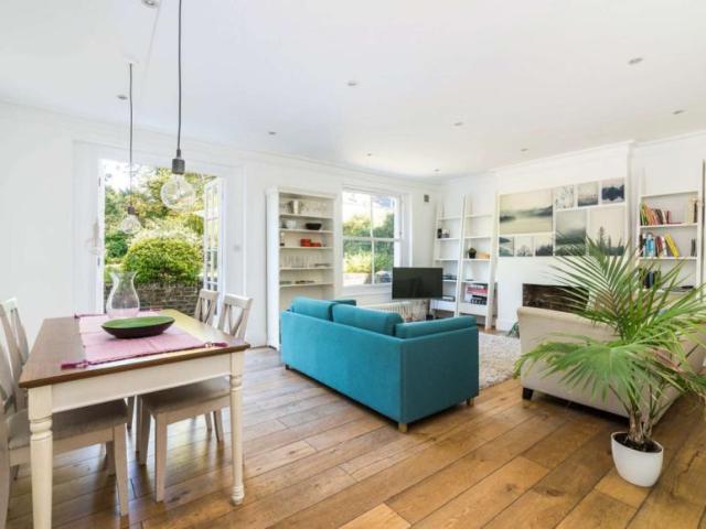 3 Bedroom Apartment London London 101734427
