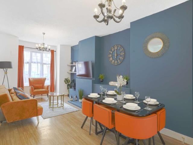 3 Bedroom Apartment London London 101814232