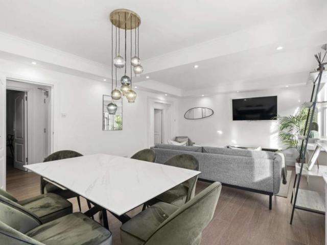 3 Bedroom Apartment London London 101815326
