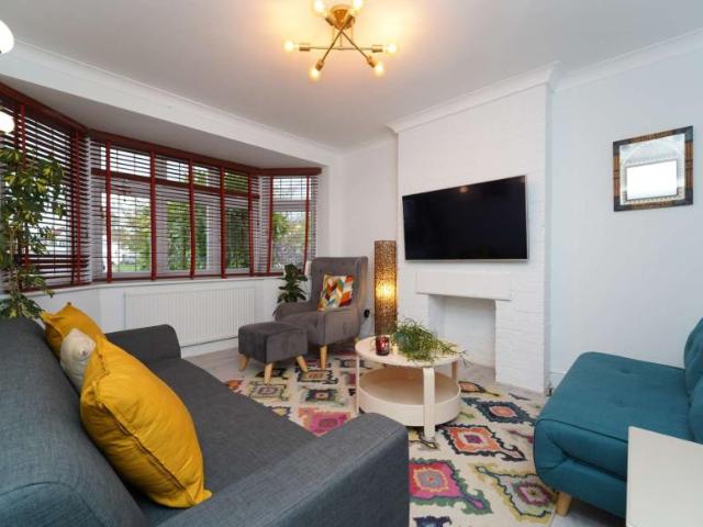 3 Bedroom Apartment London London 101816291