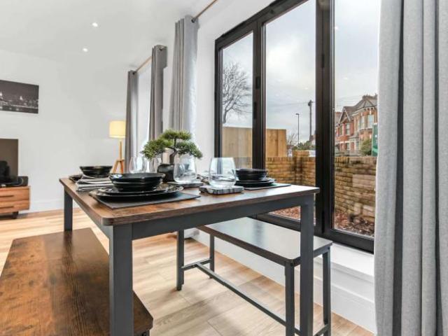 3 Bedroom Apartment London London 101819166