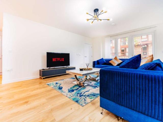 3 Bedroom Apartment London London 101819861