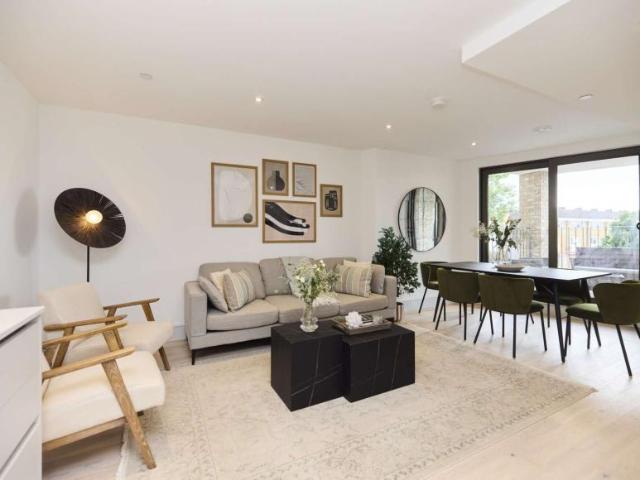 3 Bedroom Apartment London London 101824915