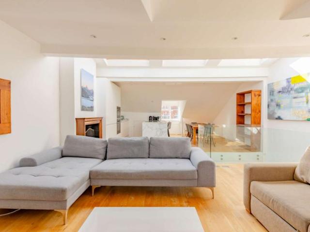 3 Bedroom Apartment London London 101820258