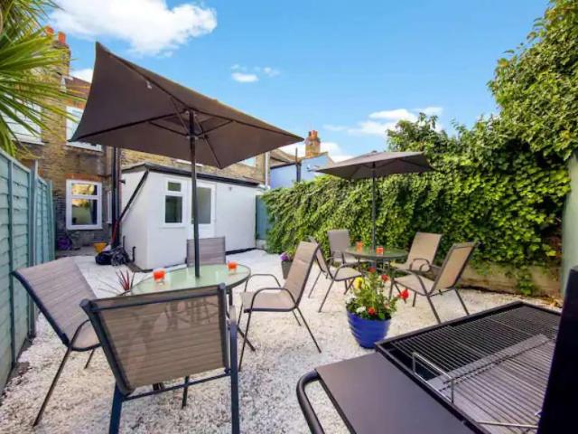 3 Bedroom Apartment London London 101821696