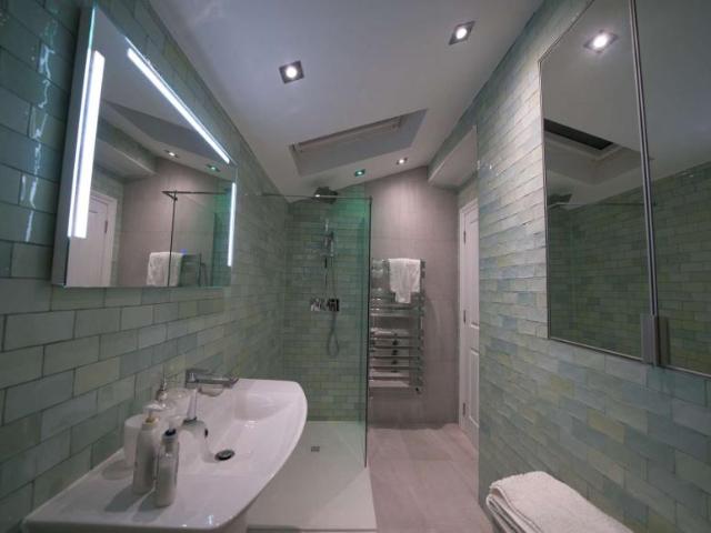 3 Bedroom Apartment London London 101837811