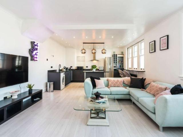 3 Bedroom Apartment London London 101846897