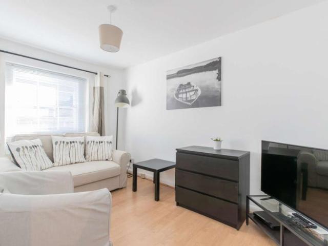 3 Bedroom Apartment London London 101848908