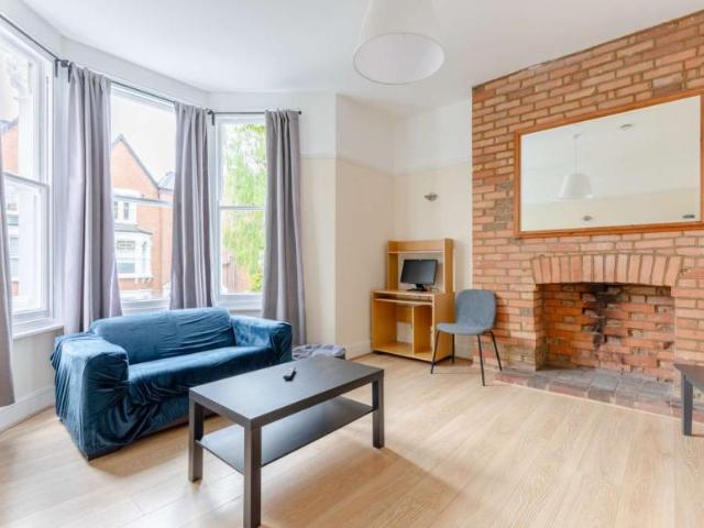 3 Bedroom Apartment London London 101853312