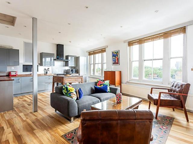 3 Bedroom Apartment London London 102854239