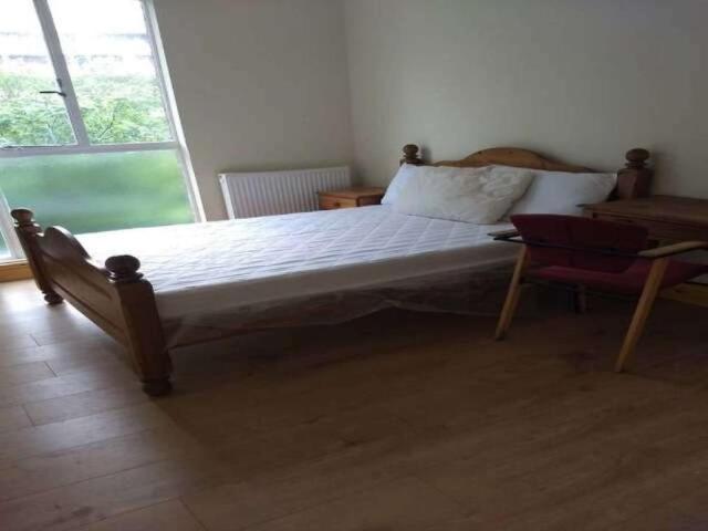 3 Bedroom Apartment London London 103065002