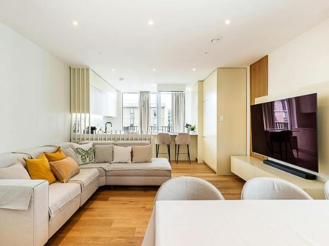 3 Bedroom Apartment London London 103216843