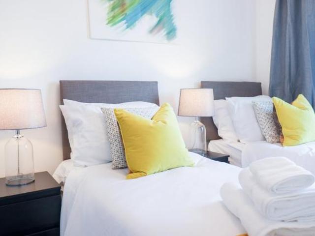 3 Bedroom Apartment London London 65948375
