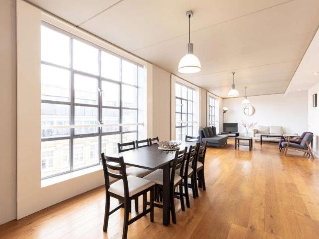 3 Bedroom Apartment London London 90851428