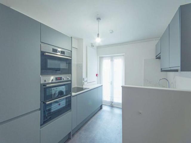 3 Bedroom Apartment London London 90929119