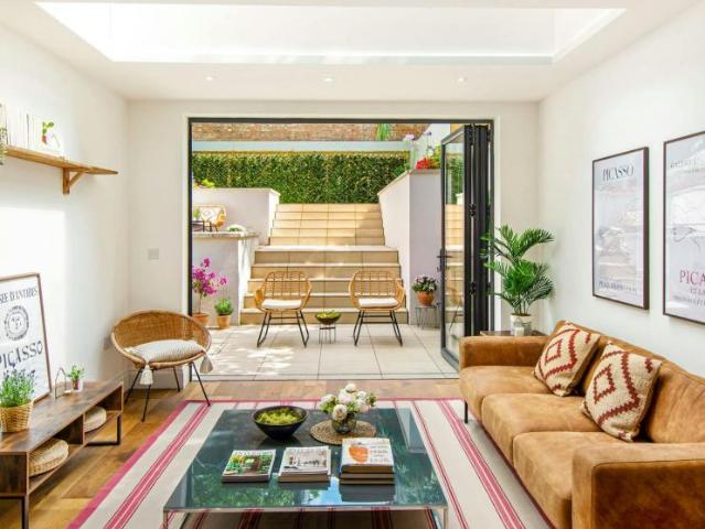 3 Bedroom Apartment London London 90199739