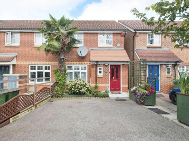 3 Bedroom Apartment London London 92660537