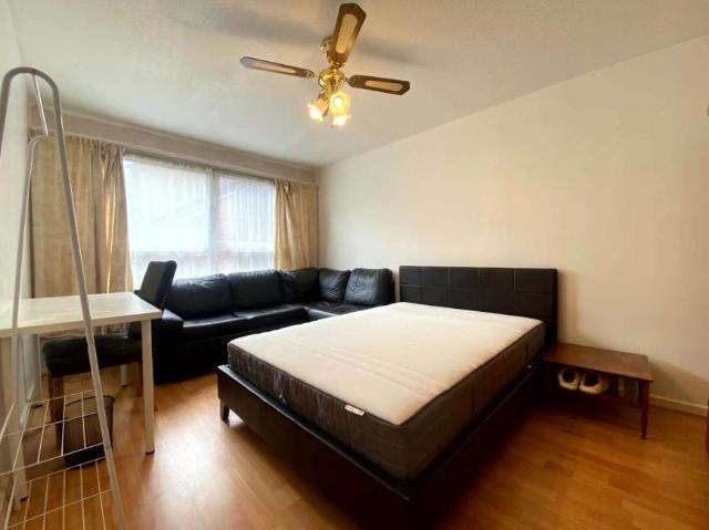 3 Bedroom Apartment London London 93695376