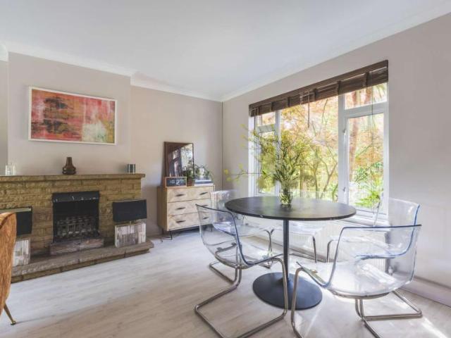 3 Bedroom Apartment London London 93750651