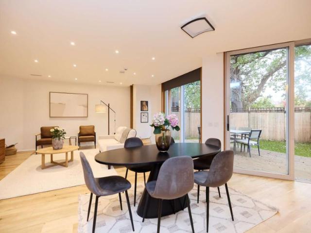 3 Bedroom Apartment London London 95485913