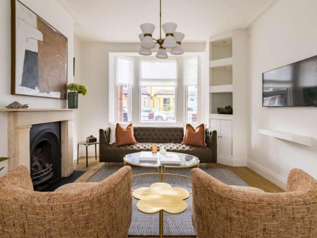 3 Bedroom Apartment London London 95485915