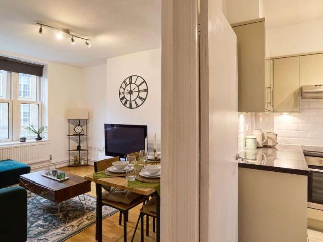 3 Bedroom Apartment London London 96468389
