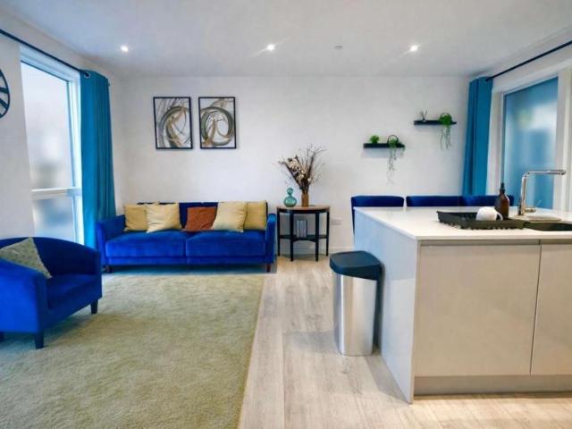 3 Bedroom Apartment London London 97740758