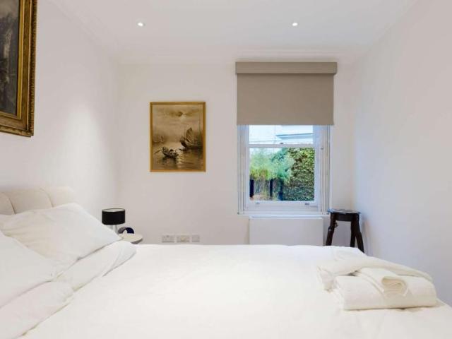 3 Bedroom Apartment London London 97944115