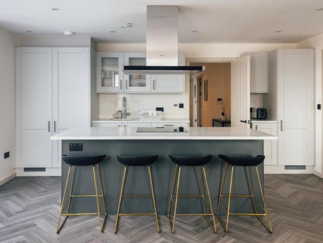 3 Bedroom Apartment London London 99387582