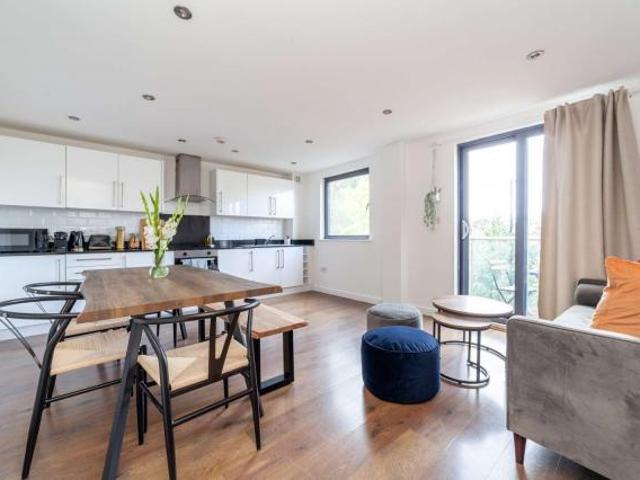 3 Bedroom Apartment London London LS79142215