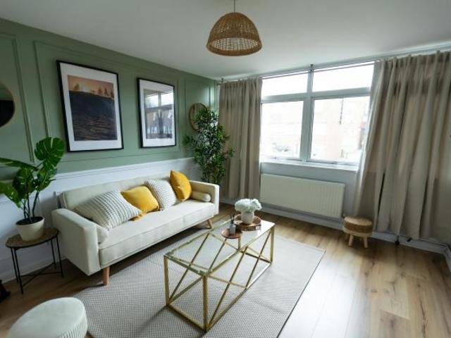 3 Bedroom Apartment London London LS87061826