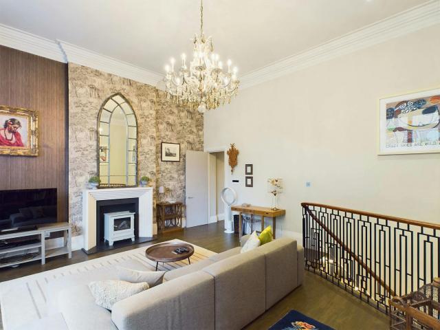 3 Bedroom Apartment London London LS87318182