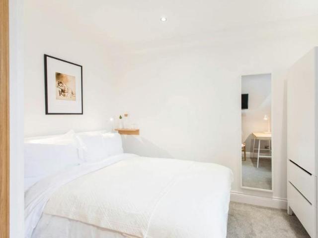 3 Bedroom Apartment London London LS92162214